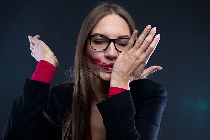 Foto Da Mulher Com Batom Borrado Imagem de Stock - Imagem de preto ...