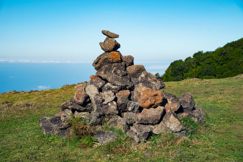 Foto De Um Monte De Pedras. Monte De Pedras Imagem de Stock - Imagem de ... Foto De Um Monte De Pedras. Monte De Pedras Imagem de Stock - Imagem de ...