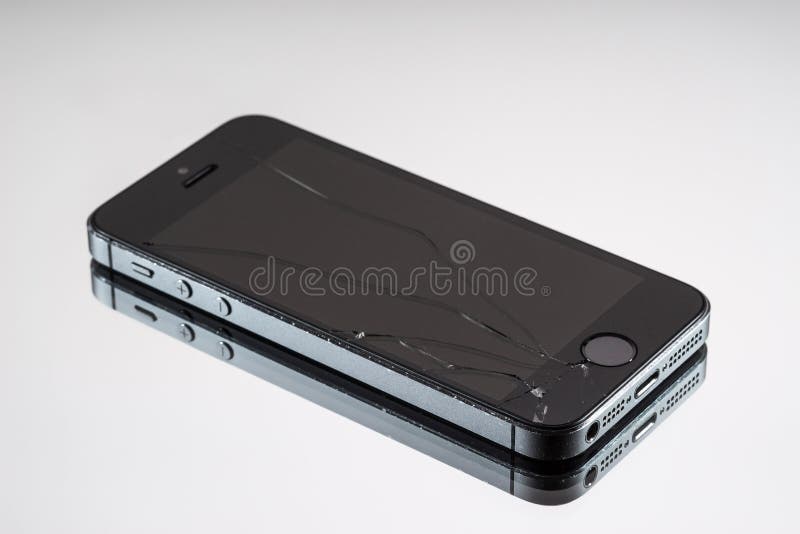 Foto De Un IPhone Quebrado 5 Foto de archivo editorial - Imagen de ...