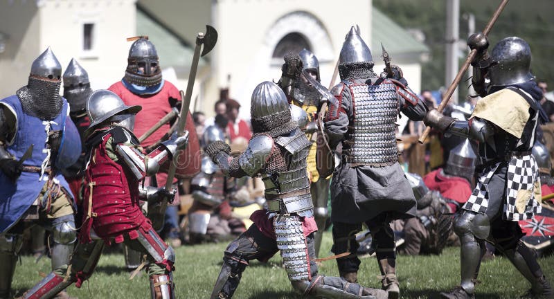 Foto Dei Cavalieri Che Combattono Fotografia Stock - Immagine di ...