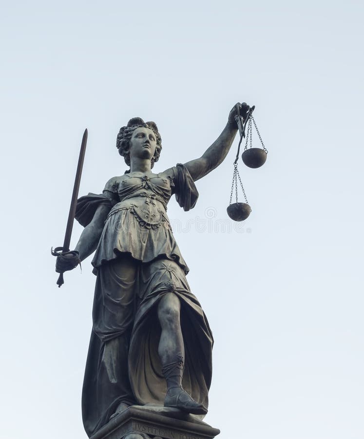 Foto Der Statue Von Statue Dame Justice Stockfoto - Bild von mythologie ...