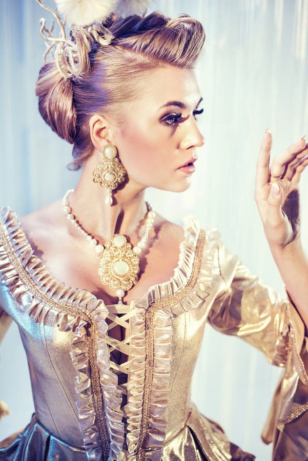 Foto Di Stile Di Modo Di Bella Bionda Fotografia Stock - Immagine di ...