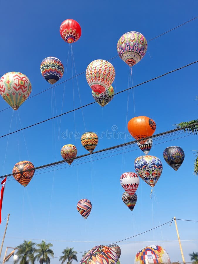 Fotos De Globos En Wonosobo Indonesia Foto de archivo - Imagen de ...
