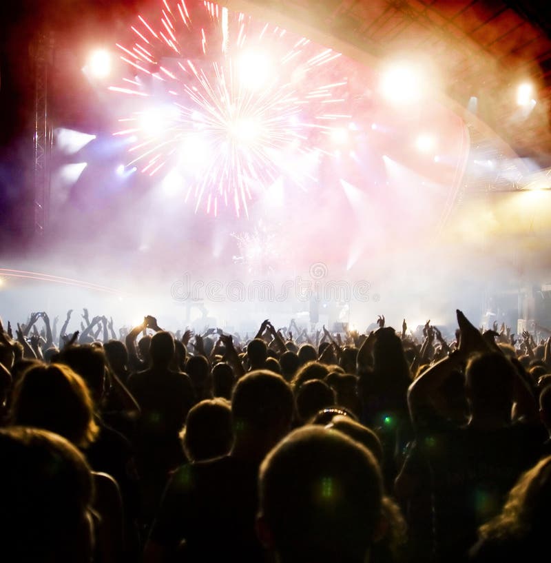 Foule au concert image stock. Image du gens, punk, musicien - 29302671