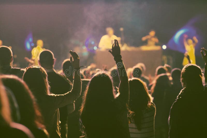 Foule au concert photo stock. Image du festival, chanteur - 34018894