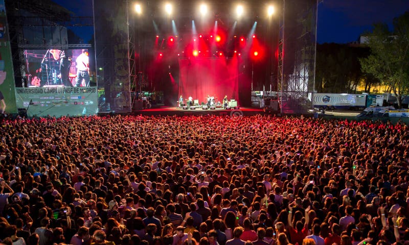 Foule Dans Un Concert Au Festival De Dcode Photographie éditorial ...
