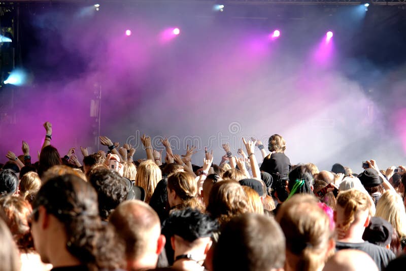 Foule de concert photo stock. Image du fort, bourrage - 2832120