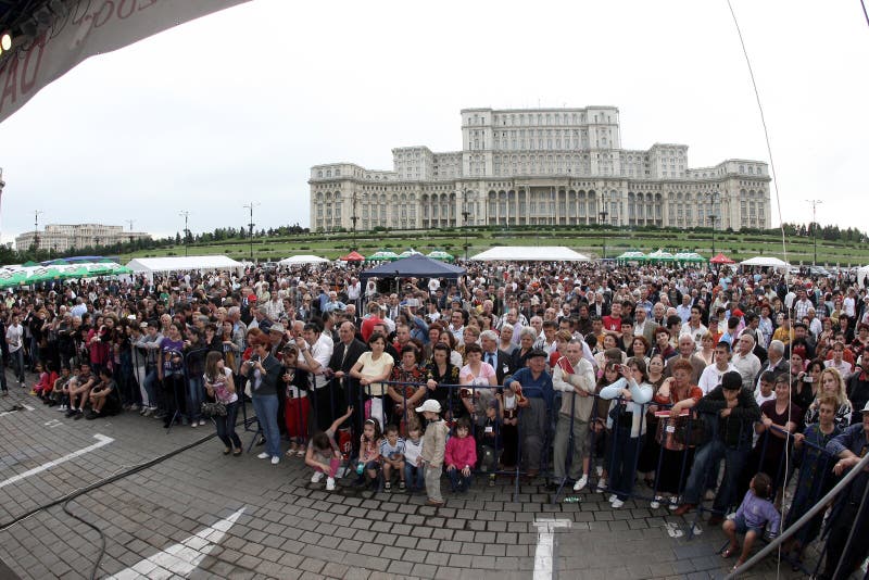 Crowd of Spectators at Event Photographie éditorial - Image du groupe ...