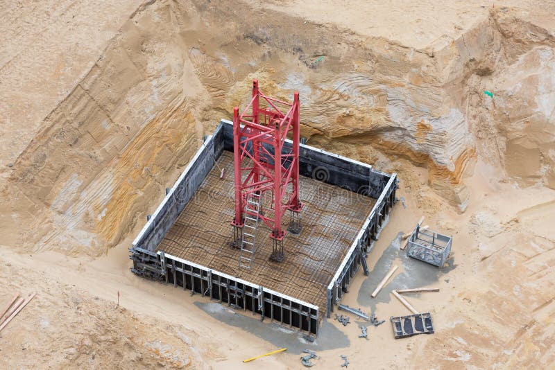 Crane_foundation stock image. Image of framework, industry - 174809183