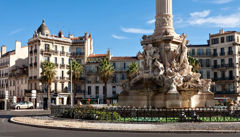 La Fuente Cantini En El Centro De La Plaza Castellane En Marsella ...