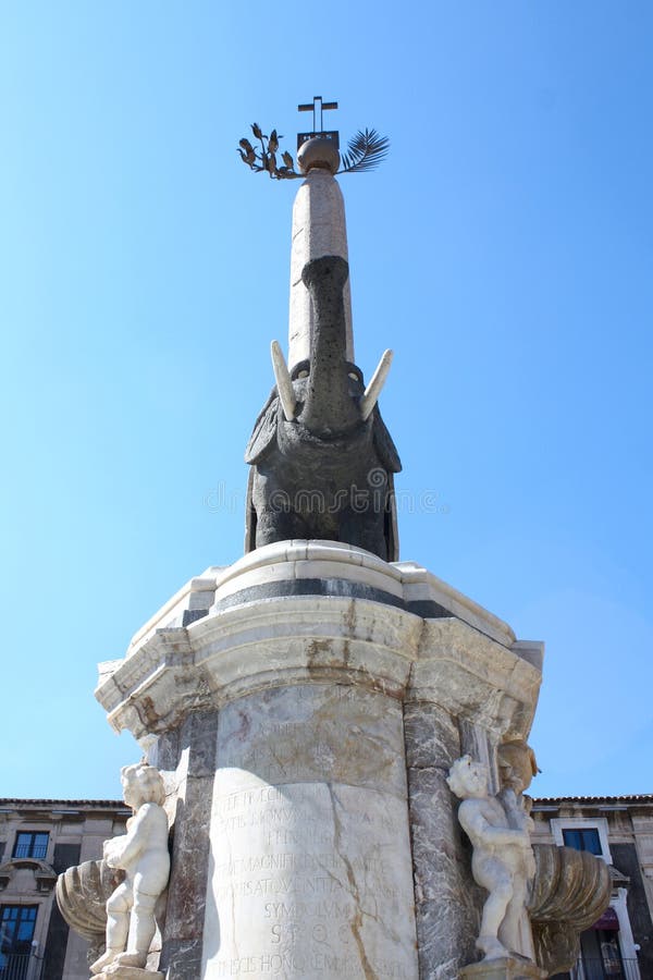 Fountain of Elephant (symbol of Catania) at Piazza Duomo in Catania ...