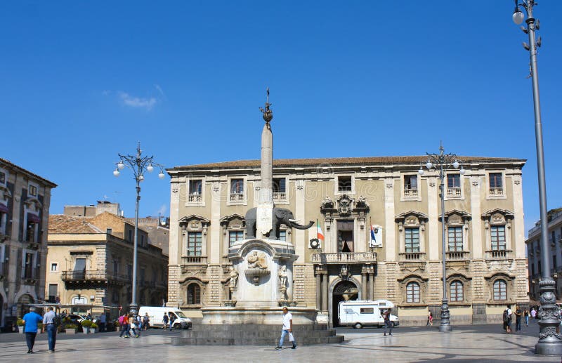 Fountain of Elephant (symbol of Catania) at Piazza Duomo in Catania ...