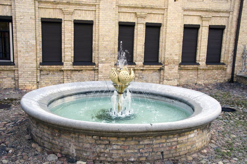 Fountain in Old Town Street Stock Image - Image of water, circle: 37842173