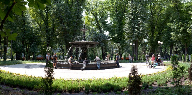 Fountain in park editorial photo. Image of sunshine, park - 48945041