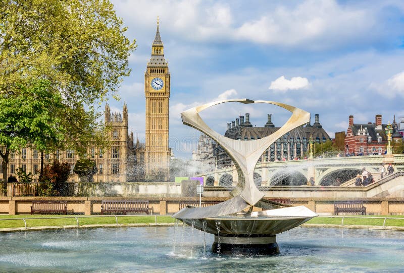 Fountain of St Thomas Gardens and Big Ben, London, UK Editorial ...