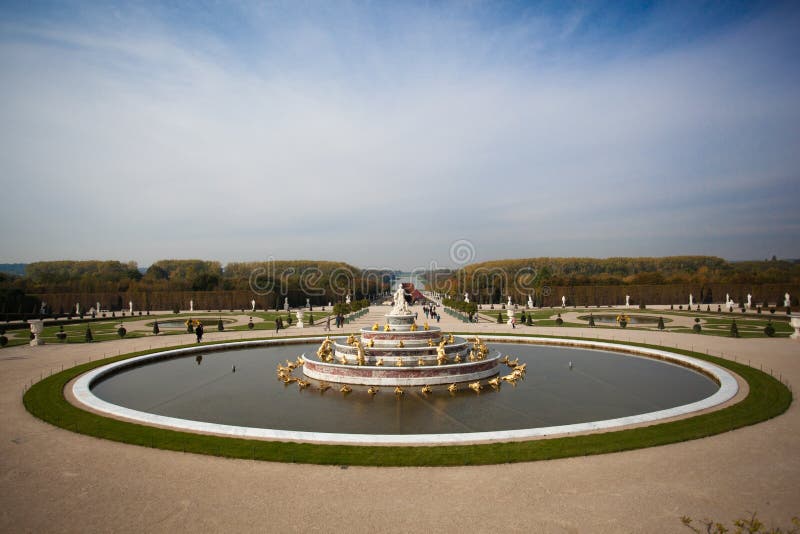 Fountain in Versailles editorial stock image. Image of ancient - 84950304