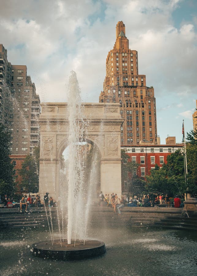 Fountain at Washington Square Park, Manhattan, New York Editorial Photography - Image of ...