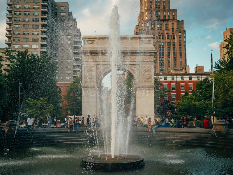 Fountain at Washington Square Park, Manhattan, New York Editorial Stock Image - Image of scenic ...