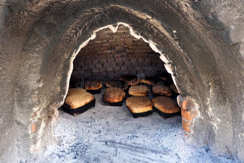 Four turc traditionnel image stock. Image du brun, ethnique - 24784301
