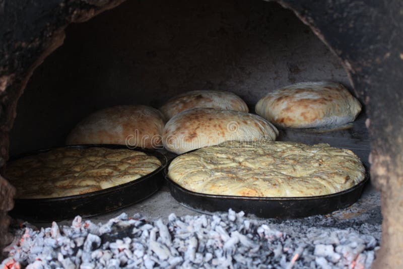 Pain Cuit Au Four Fait Maison Turc Photo stock - Image of tradition ...