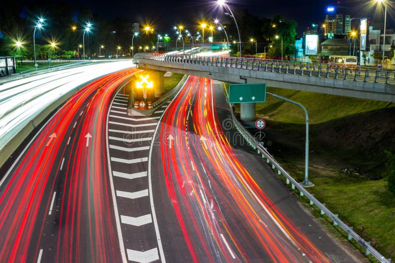 Route la nuit image stock. Image du contexte, route, sports - 35315795