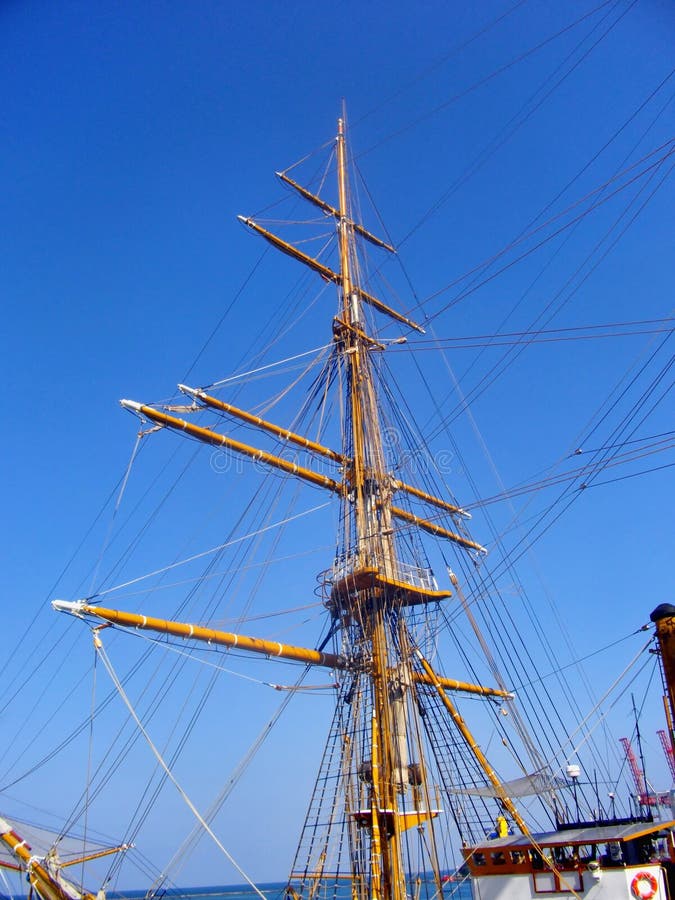 Fragata militar antigua foto de archivo. Imagen de exterior - 10763794