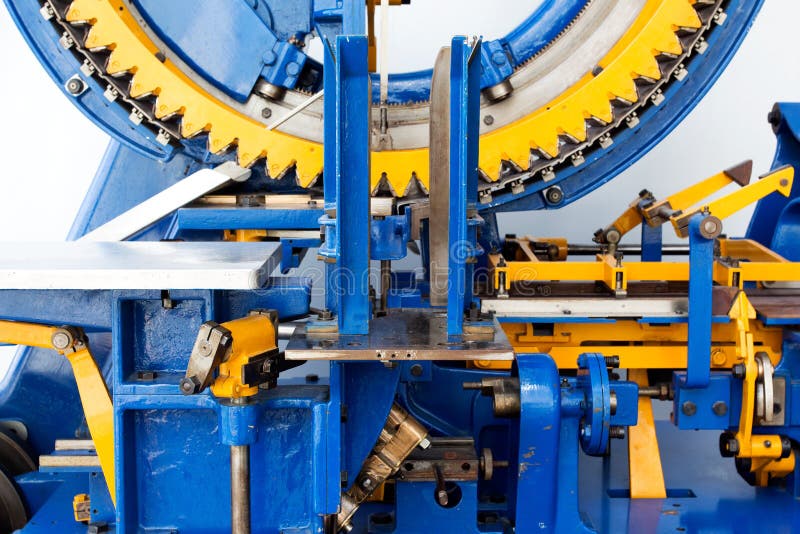 De Ketting Van De Machinemotor Met Een Deel Van Het Radertjewiel Van ...