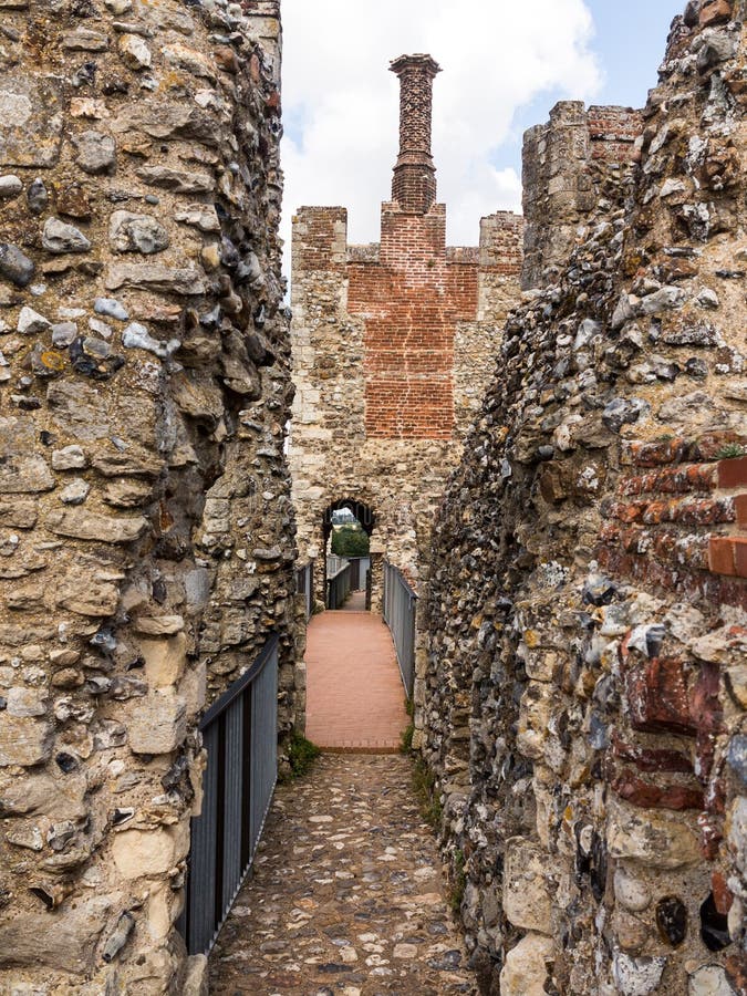 Framlingham Castle and Chimney Stock Photo - Image of fort, britain ...