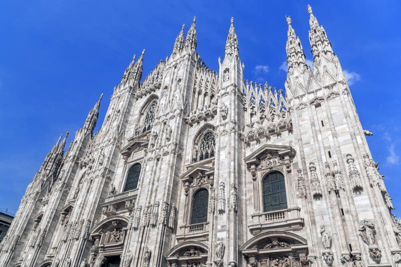 Facciata Gotica Della Cattedrale Di Milano Immagine Stock - Immagine di ...