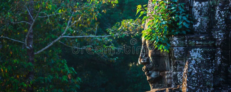 Framsida Av Den Bayon Templet, Angkor, Cambodja Arkivfoto - Bild av ...