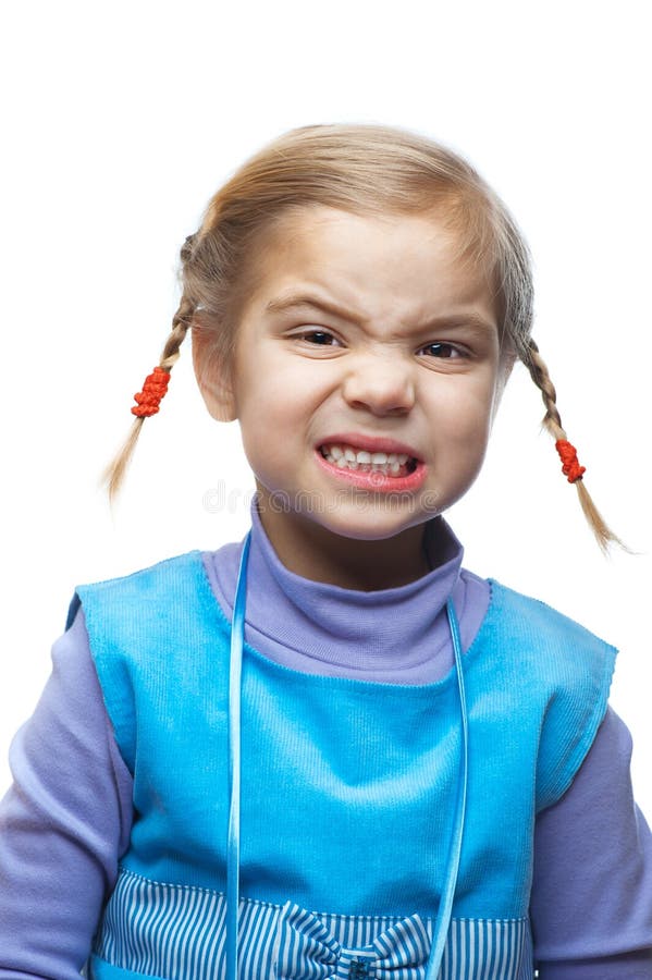 Liten Stygg Flicka Med Hörlurar Som Sitter På En Trätrappstege I Byn ...