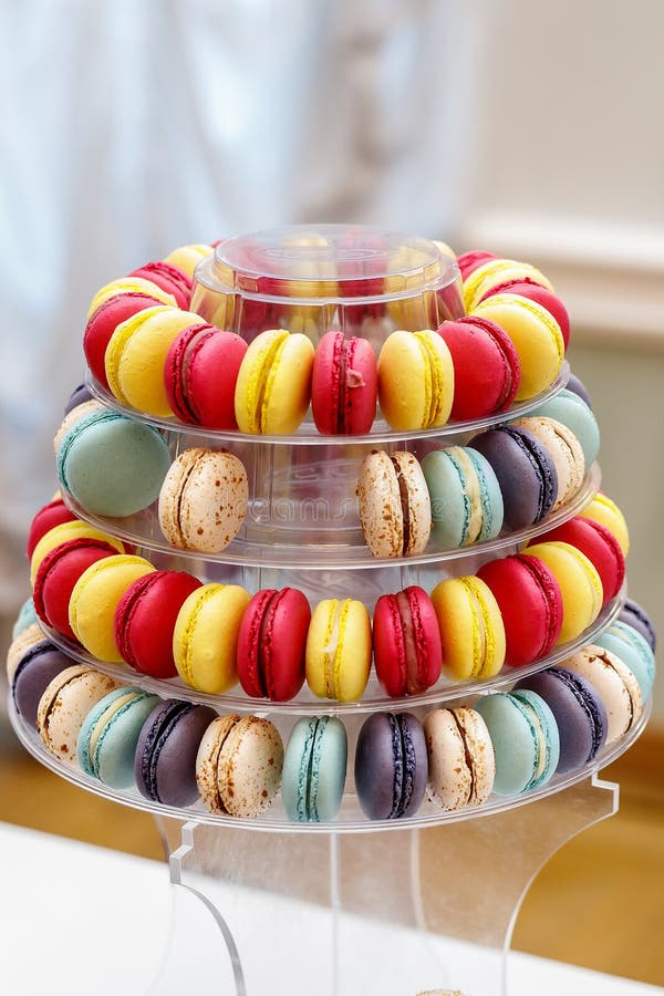 Pyramide de Macarons photo stock. Image du pyle, affichage - 55381302