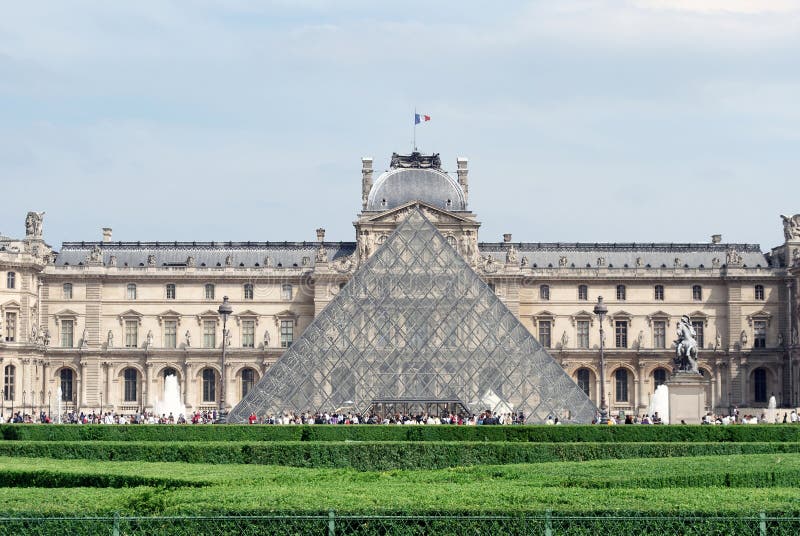 France Louvre Museum Pyramid Meadow Editorial Image - Image of blue ...