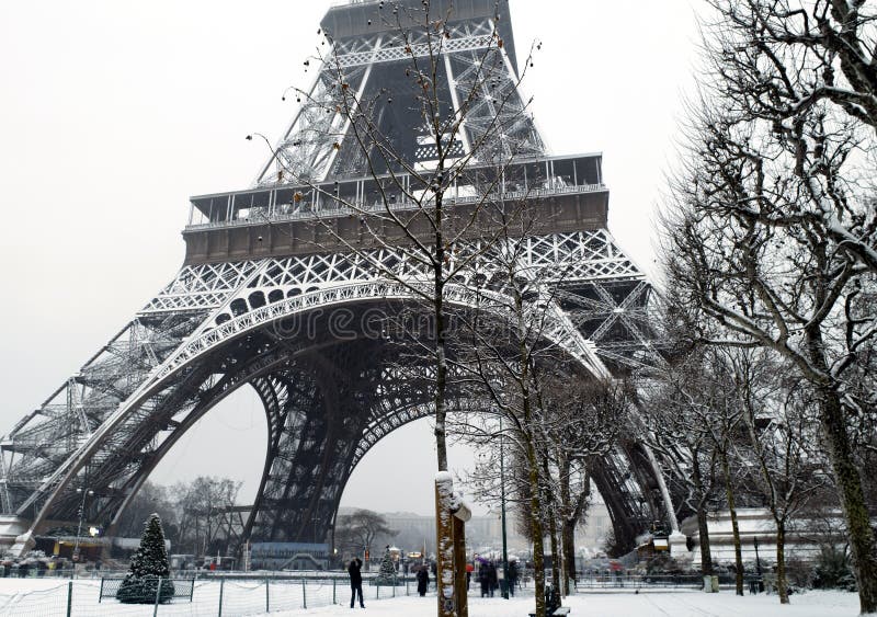 France Paris sob a neve imagem de stock. Imagem de europeu - 17502767