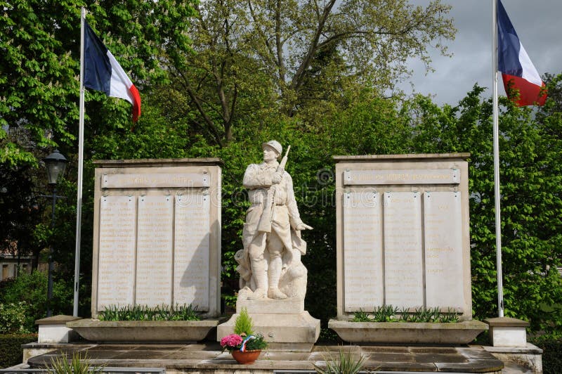 France, the War Memorial of Les Mureaux Editorial Image - Image of ...