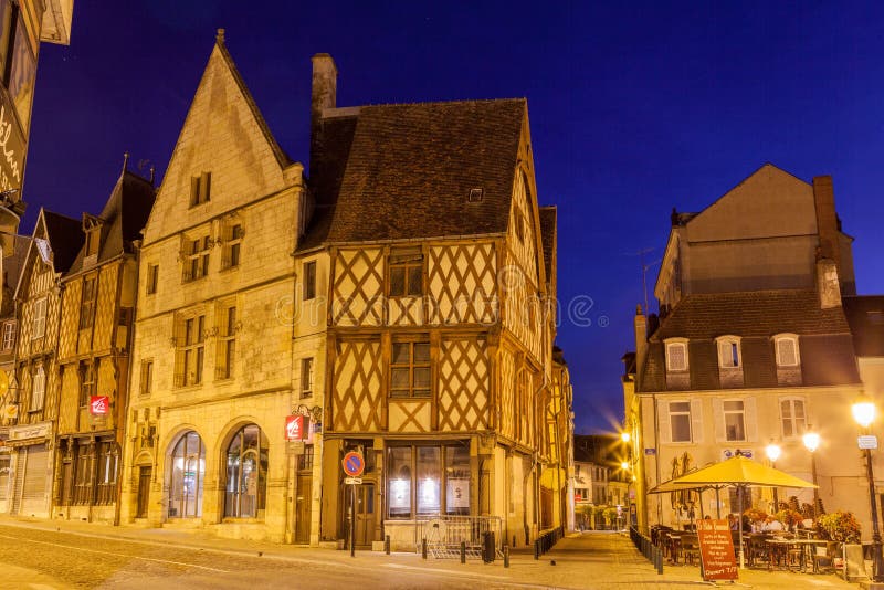 Frances Typiques De Rue De Bourges Photo stock éditorial - Image du ...