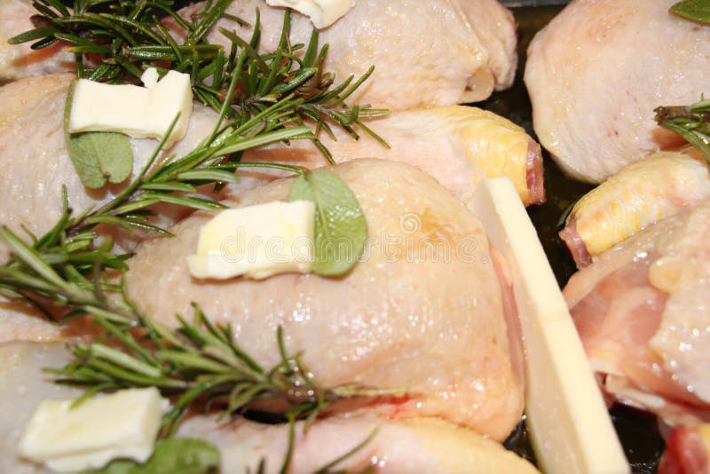 Frango cru foto de stock. Imagem de alimento, kebabs - 217559556