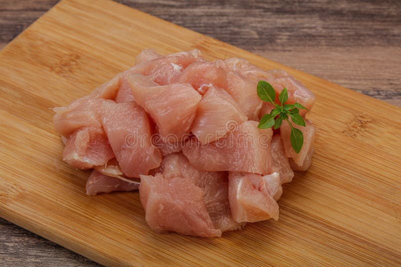 Frango Cru Picado Para Cozinhar Foto de Stock - Imagem de pilha, placa ...