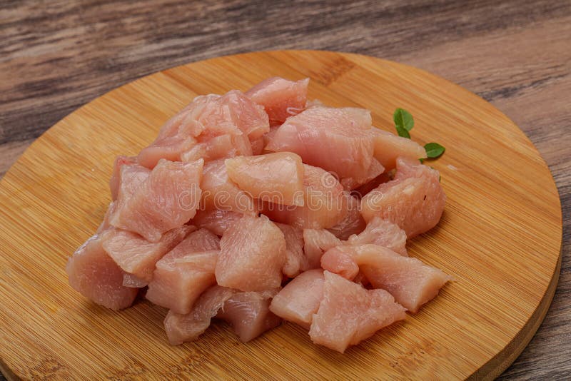 Frango Cru Picado Para Cozinhar Foto de Stock - Imagem de fresco ...