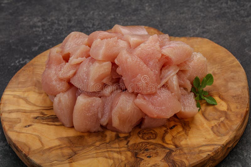 Frango Cru Picado Para Cozinhar Foto de Stock - Imagem de corte, fresco ...