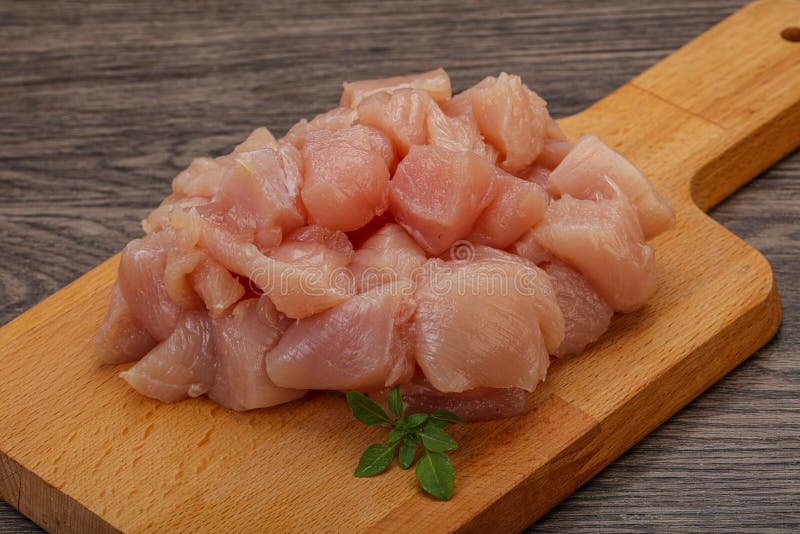 Frango Cru Picado Para Cozinhar Imagem de Stock - Imagem de fresco ...