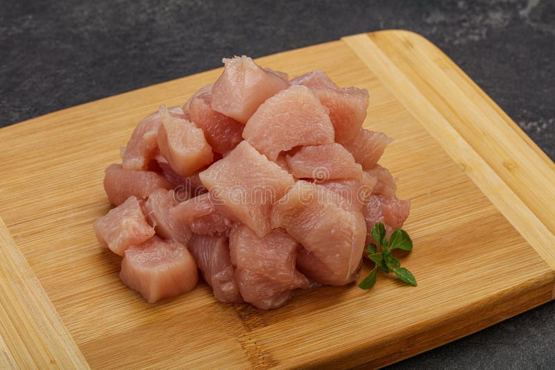 Frango Cru Picado Para Cozinhar Foto de Stock - Imagem de cortado ...