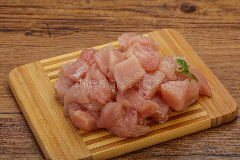 Frango Cru Picado Para Cozinhar Foto de Stock - Imagem de cozinhar ...