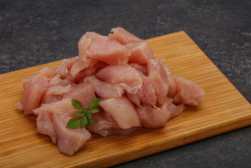 Frango Cru Picado Para Cozinhar Foto de Stock - Imagem de corte, fresco ...