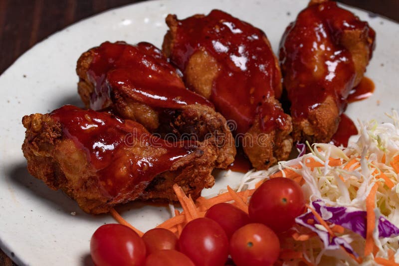 Frango Frito Coreano Com Molho Picante Gochujang Foto de Stock - Imagem ...