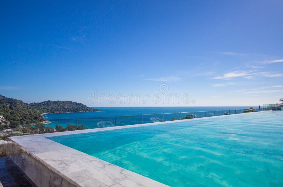Franja De La Piscina El Mar Imagen de archivo - Imagen de azul, recurso ...
