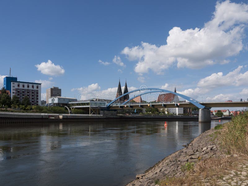 Slubice-Grenzpfahl editorial stock image. Image of slubice - 51086459