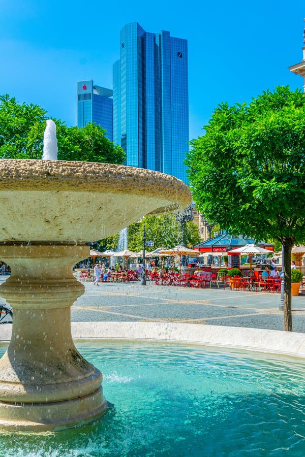 Frankfurt Opernplatz editorial stock image. Image of fountain - 30673874