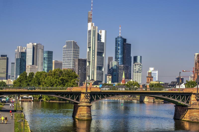 Frankfurt am Main redaktionelles foto. Bild von geschäft - 74959716