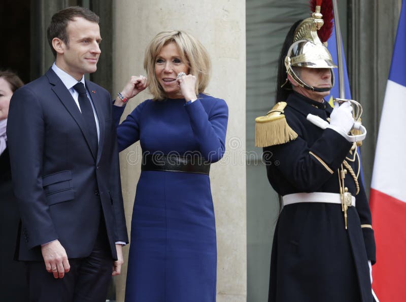 Franse President Emmanuel Macron Met Zijn Vrouw Brigitte Tronier ...